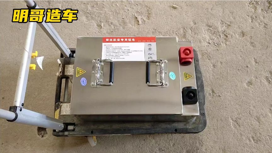 很多人问三轮房车配置什么样的电池,今天给你们看一下锂电池