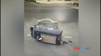 监拍轿车撞翻特种车 两特警甩出车外