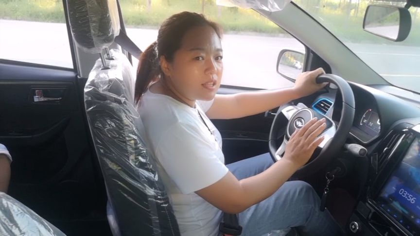 这期视频给大家讲解如何驾驶电动车!