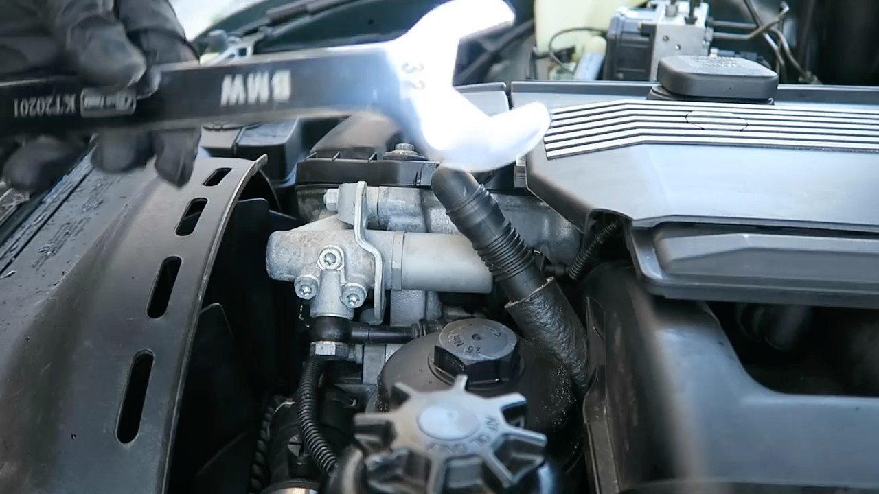 E38,E39,E46,凸轮轴传感器更换教程