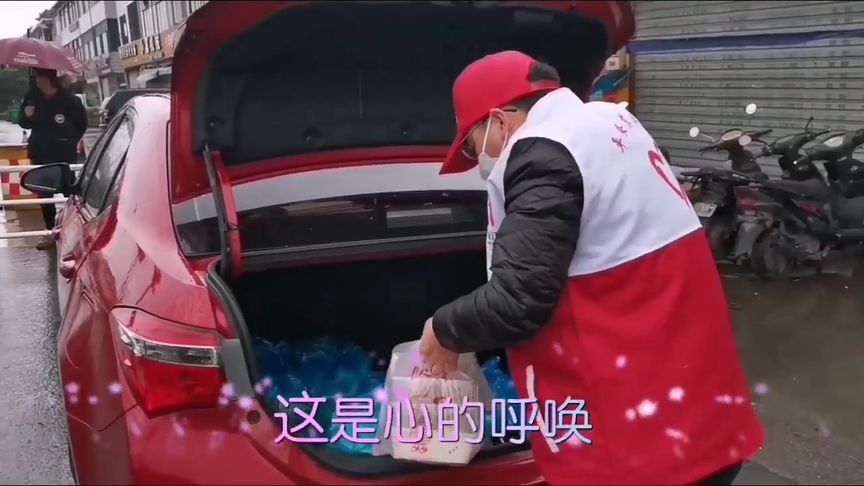灾难面前很多平凡的人干着不平凡的事迹,为奉献爱心者点赞