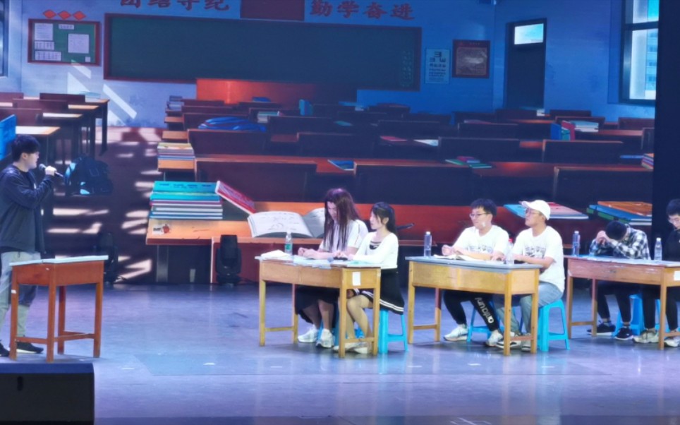 青大毕业晚会小品《发光时代》女装大佬“杨珞琳”倾情演出