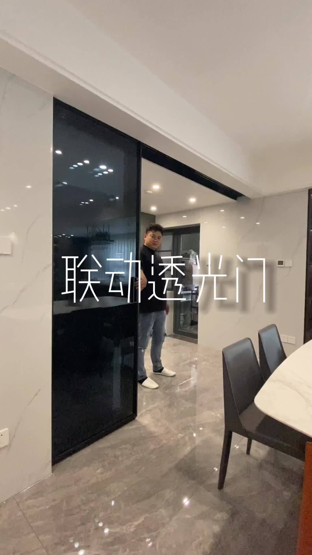 玻璃联动门,纠结要不要开放式厨房的救星!#...