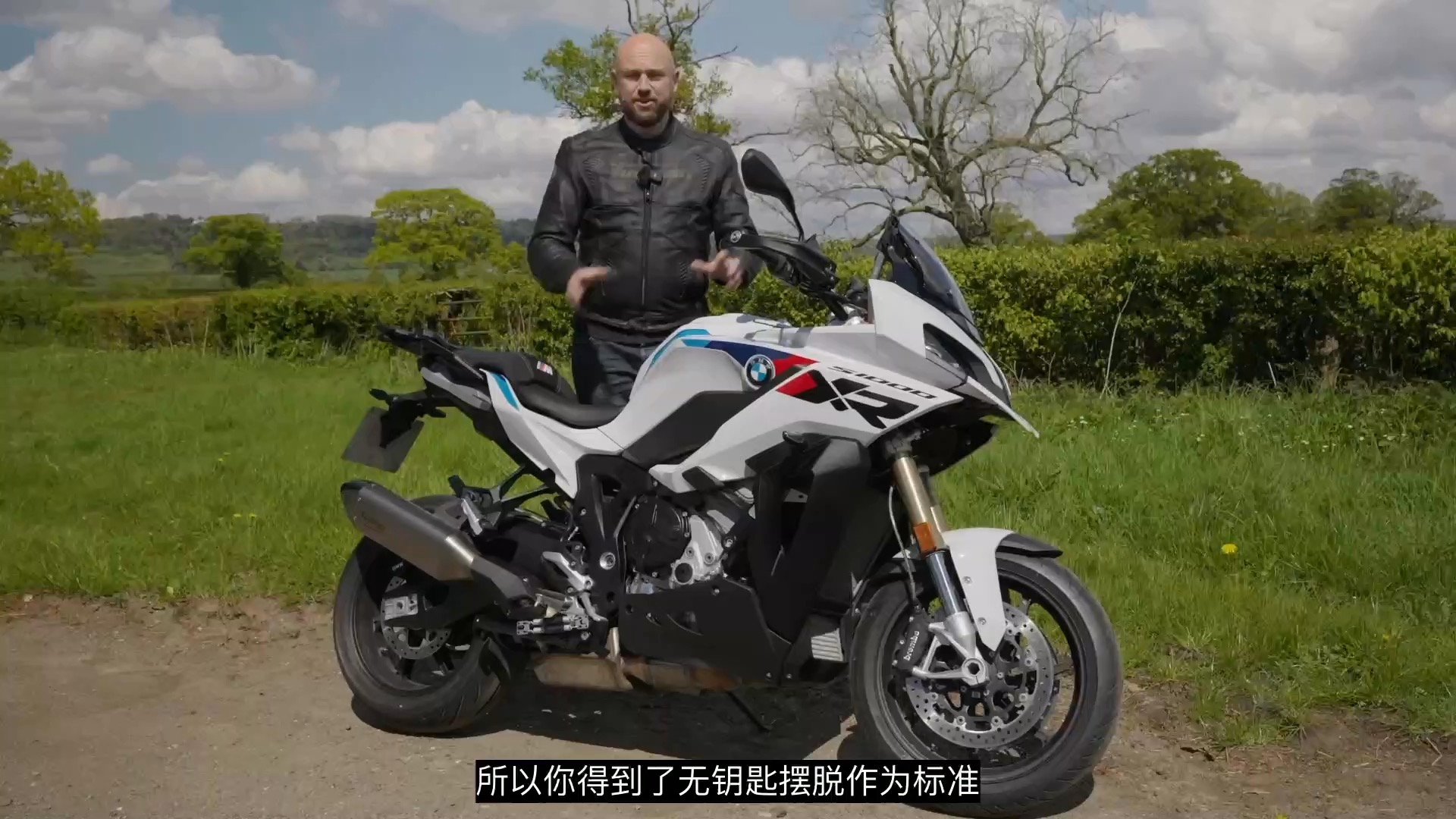 完美的公路摩托车? 2024 BMW S1000XR 评测