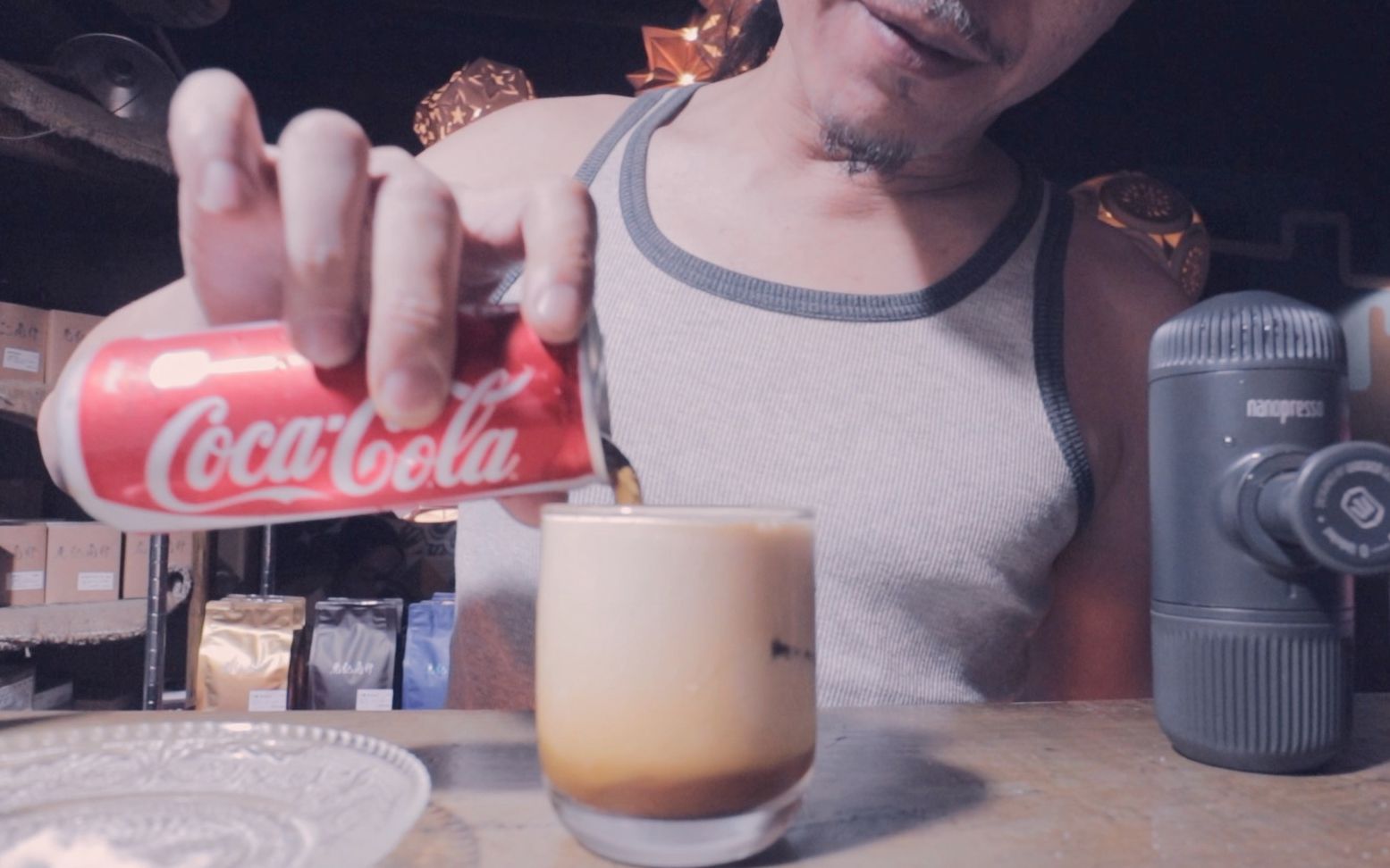 #哈囉老闆 咖啡可樂 怎麼做才好喝?答案就在白色小粉末