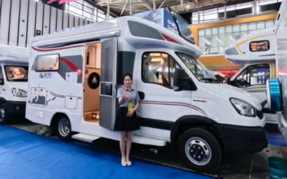 依维柯欧盛小额头T型房车3.0t8 at自动挡性价比很高30多一点