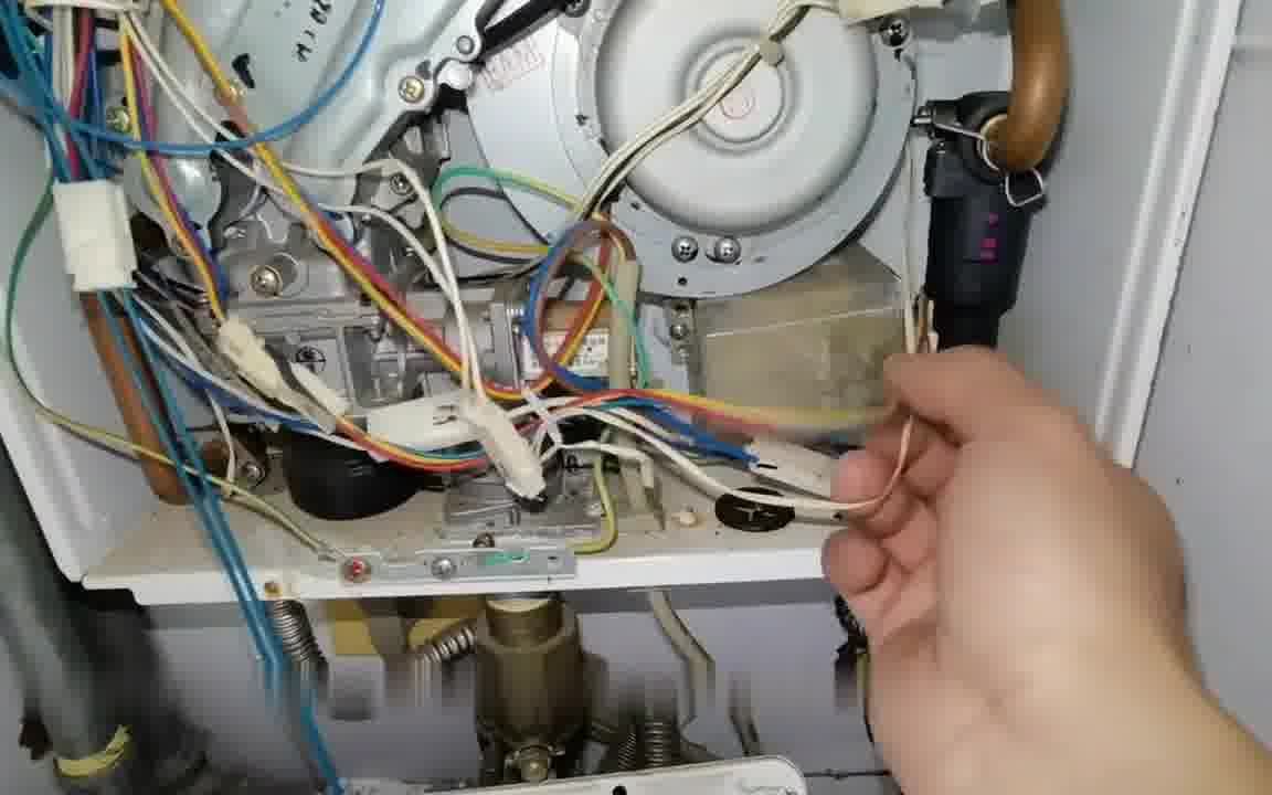万家乐热水器一开热水就跳闸图文详解手把手教学