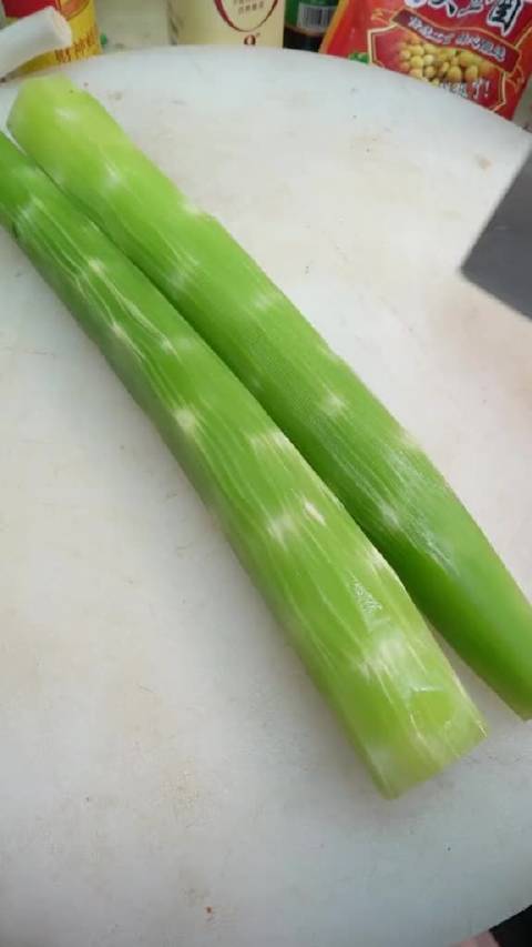 美食教程:家常菜清炒莴笋,简单又好吃