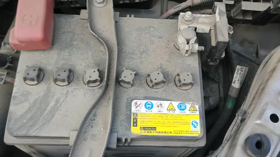 卡罗拉的电瓶!上面的标签注明了产地自己注意事项【来自懂车帝车友...