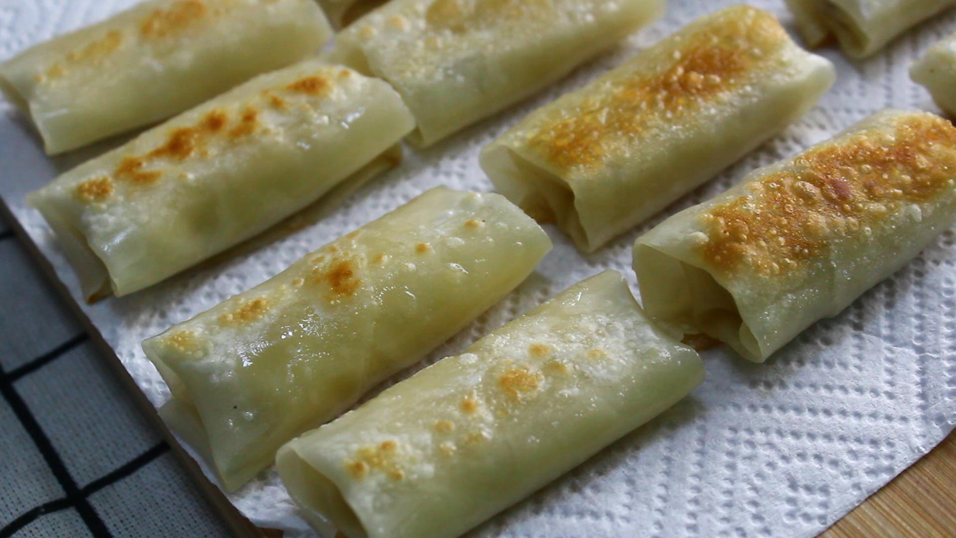 教你一道小甜点,不用烤箱只要往锅里一倒,咬一口香甜可口