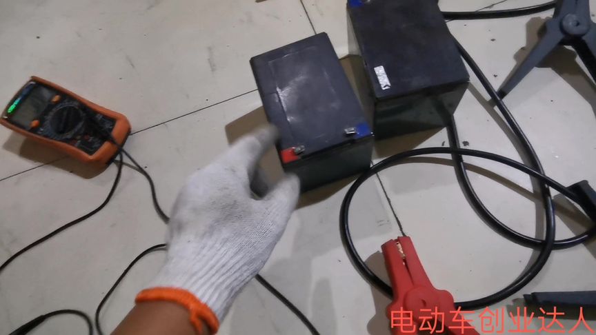 如何准确快速检测电池好坏?万用表加电炉丝,2分钟找出损坏电池