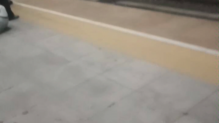 超带感的k7728次列车