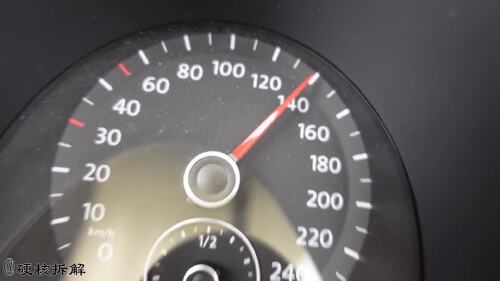 拆解汽车仪表盘,确实比摩托车的复杂严谨很多