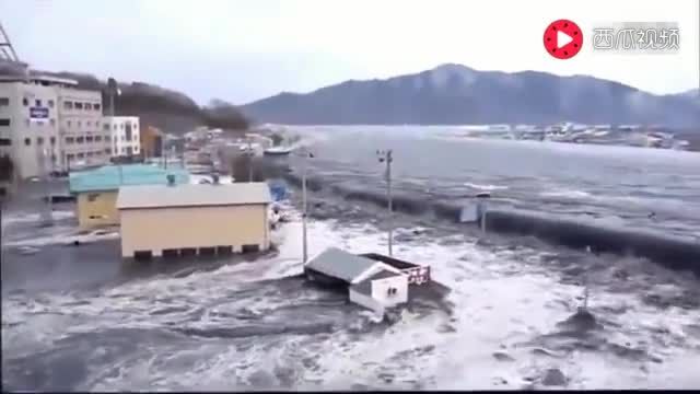 日本海啸真实场景,太恐怖了
