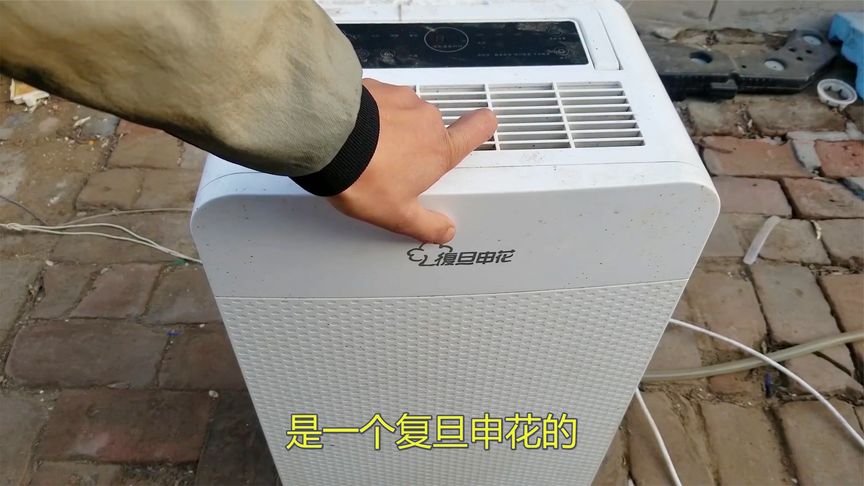 除湿机是怎样除湿的呢?看了内部构造,终于了解了