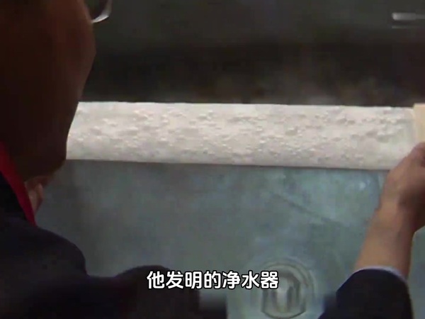 他发明的净水器,不仅可以净化小便,还成功被污水厂收编!