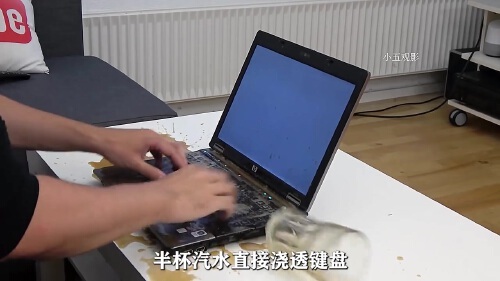小伙子的笔记本总是受伤害