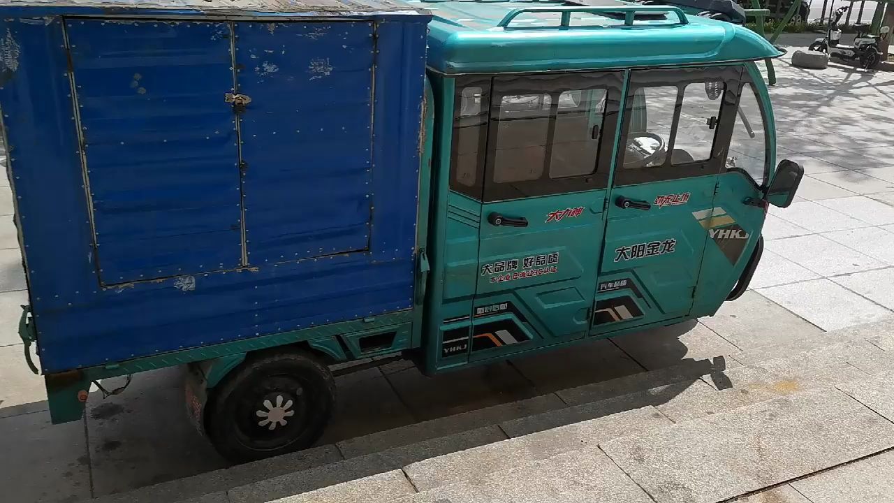 新买了一台二手三轮车!方向盘的还带增程器,而且双排座