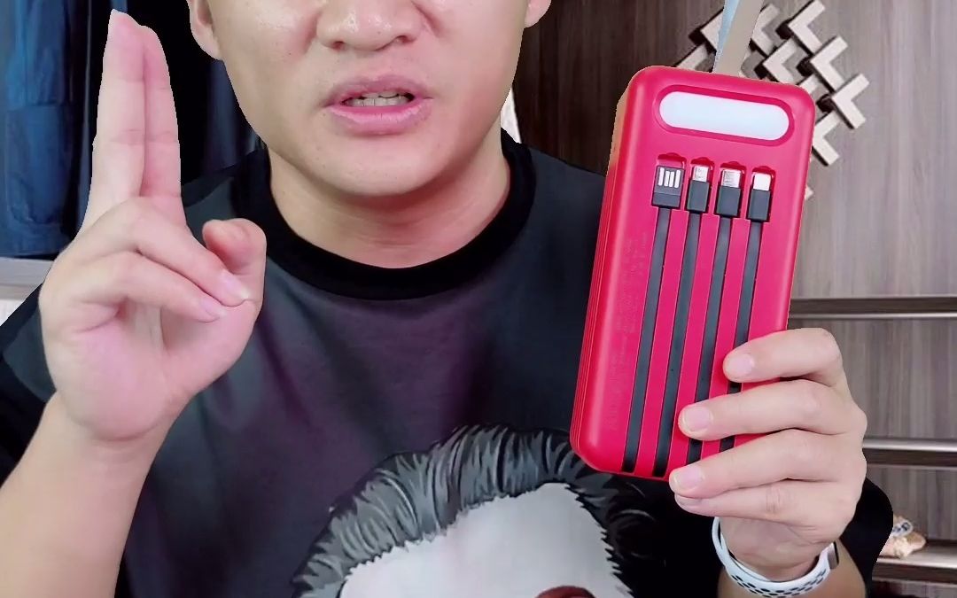 8万毫安大容量充电宝,出门带它一个就够