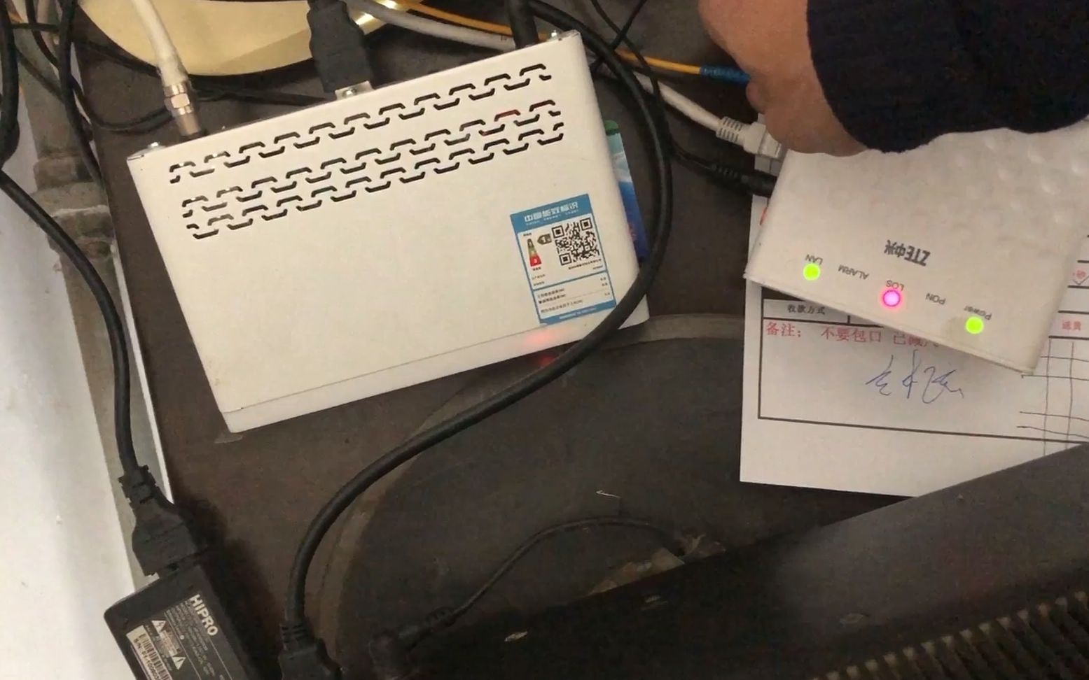 光猫亮红灯,问题出在哪呢?别费劲自己鼓捣了,赶紧报修吧