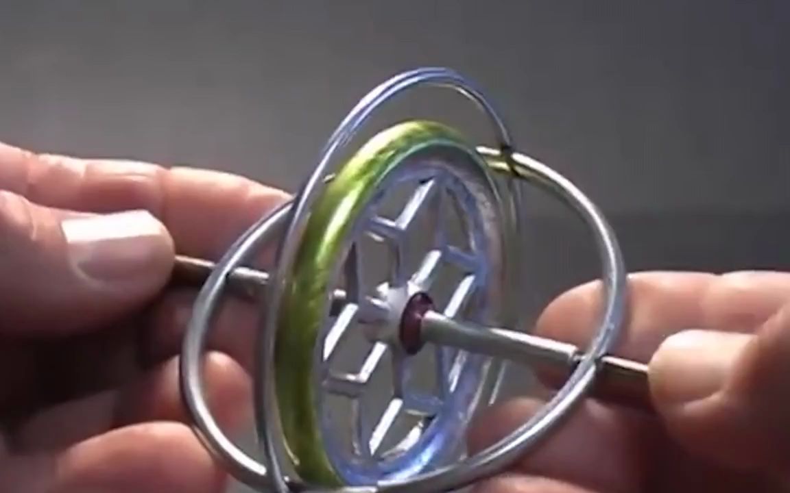 高速旋转的车轮,为何能在空中悬浮?原理是什么?