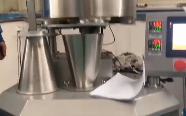 江西森达小型定量称重颗粒酱料灌装机颗粒粉末全自动灌装机 (1)