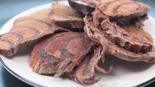 鸡血藤泡酒真能补气血?女人必看,喝错反伤身!