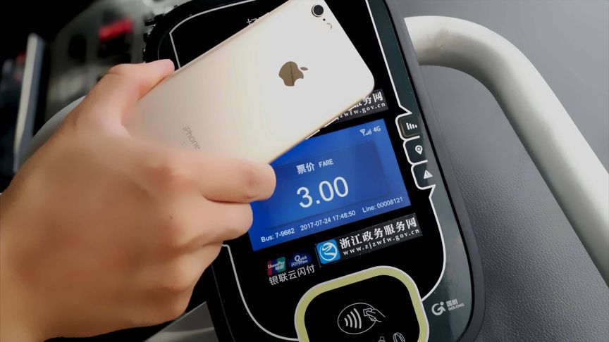 用了多年苹果手机才知道,只需打开钱包设置,手机一秒变成公交卡