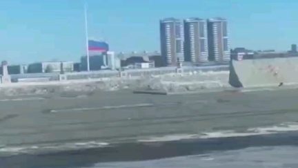 俄乌战争,俄罗斯全国降半旗