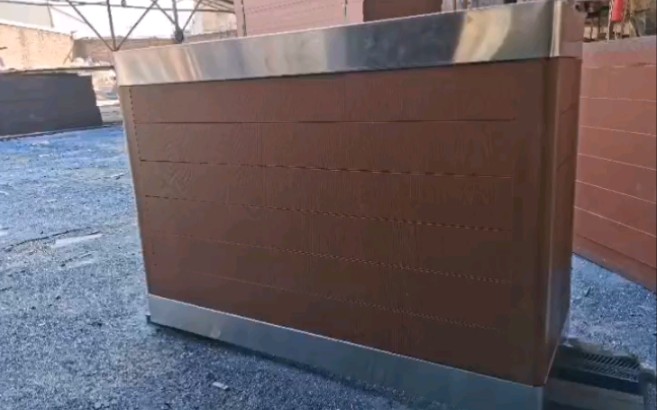 500多个 不锈钢包边 pvc花箱 加急生产中