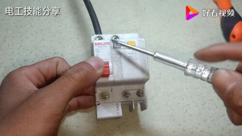 谁告诉你,漏电保护器接线要左零右火的?差点触电,发生触电危险