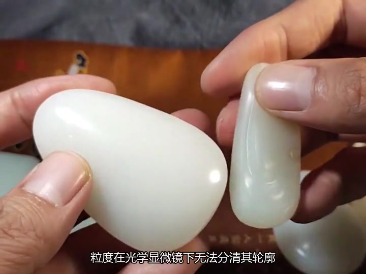 ...鉴别和田玉手镯的真假与好坏呢?你是怎么看的呢?这里有最简单的方法