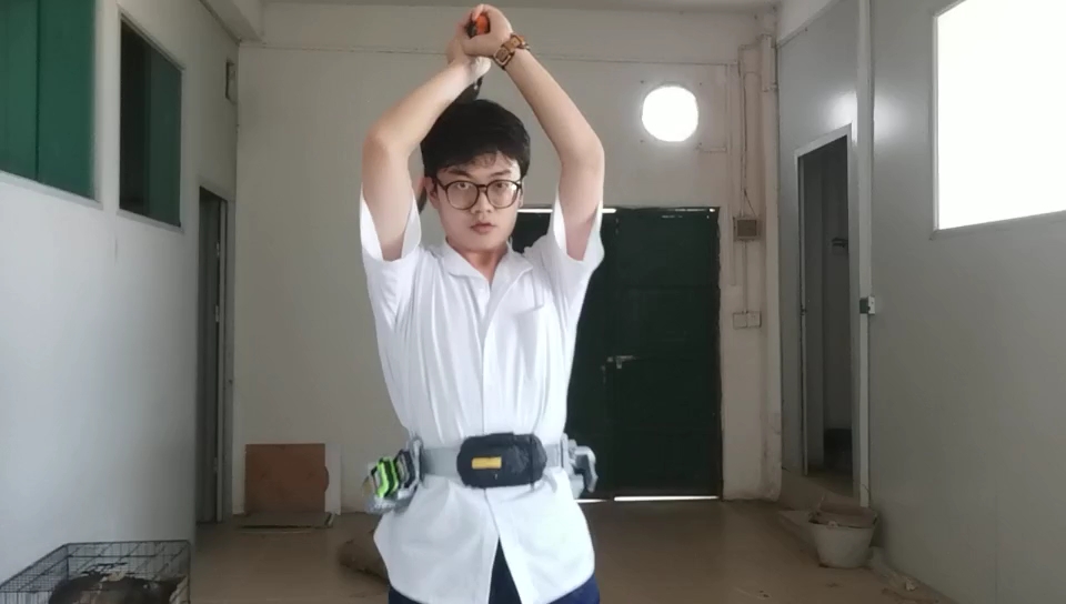 用火焰剑物语和土豪剑+假面骑士Saber的姿势变身的土之剑士Buster