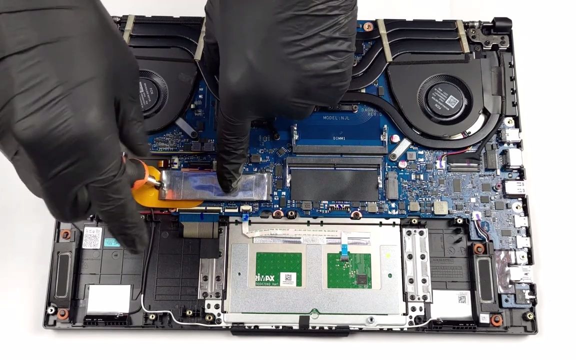 如何拆开ASUS 华硕 TUF Dash F15 FX517 笔记本电脑