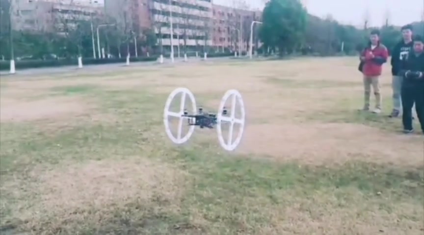 轮式四轴飞行器飞行测试