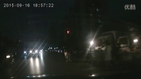 e导游行车记录仪记录仪电子狗一体机F3200拍下电动车小伙逃逸