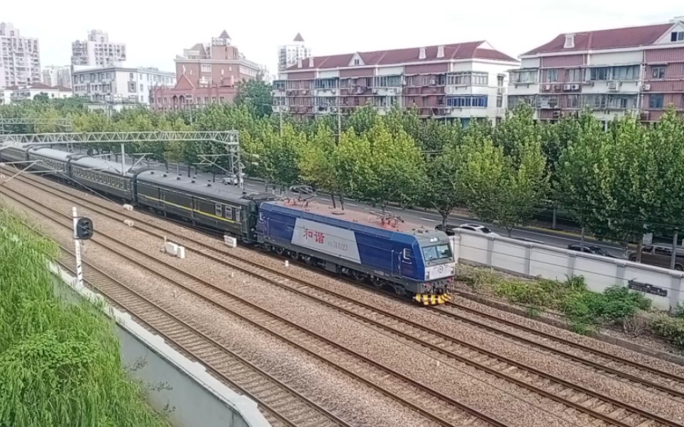 上局宁东段HXD3C-0123牵引K8361次列车(阜阳至上海)减速通过中山...
