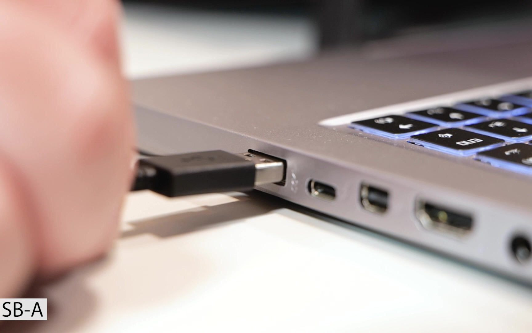 【快速入门指南 | Wacom Cintiq Pro 16 (2021)】连接电脑更简易