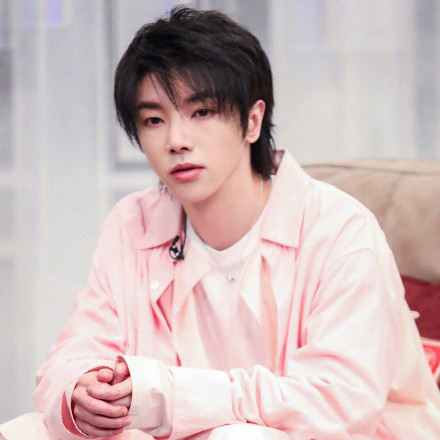 傲天小迷弟yu 