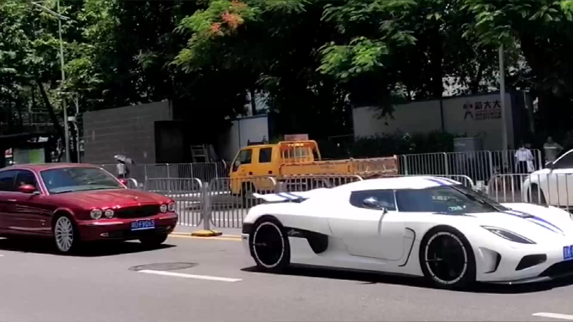 街头惊现柯尼塞格汽车,土豪真是太多了!