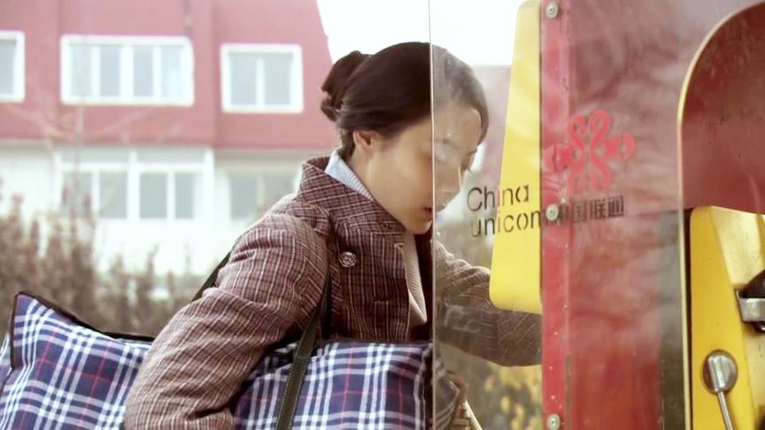 女儿写作文不知道怎样写我的妈妈,却不知道妈妈在外面打工的辛苦