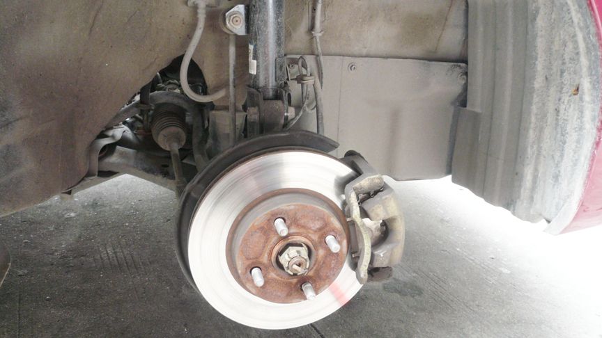 汽车刹车片究竟多久换一次?不要被忽悠了,终于有人说了实话