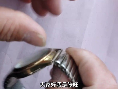 电子手表不走了,不要扔掉,换上一粒纽扣电池,跟新的一样好用