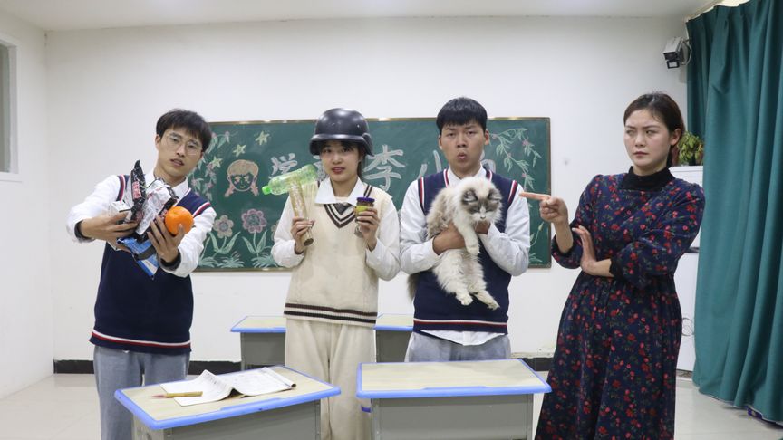 老师突击检查同学们的桌洞,可乐的桌洞用来养宠物?什么情况