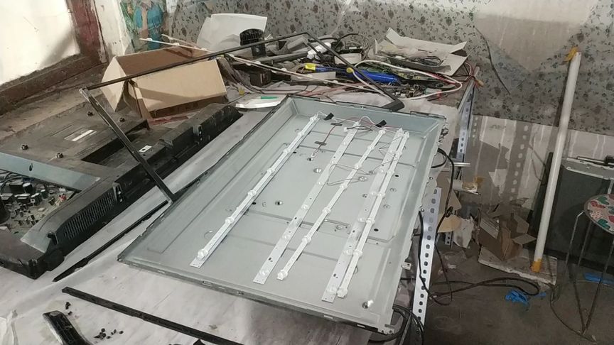 液晶电视背光灯条这样装,师傅教你换灯条