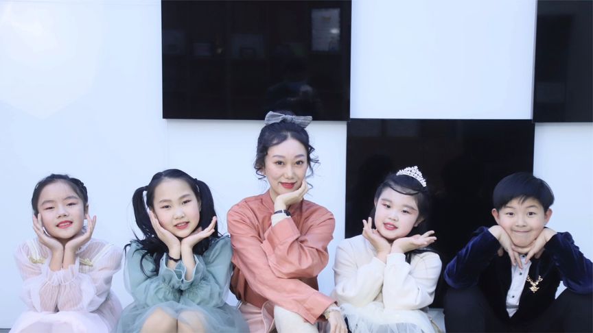 贝馨口才给大家带来元旦主持词