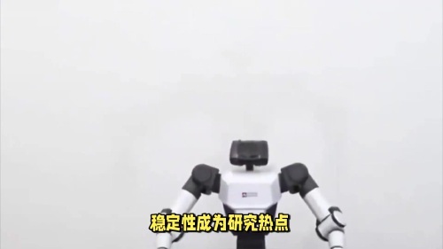 创新动力学模型助力人形机器人实现70度斜坡稳定行走