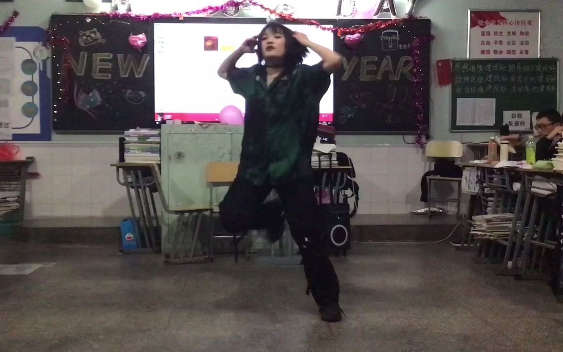 【哒哒】关于我在高中元旦联欢会上跳ado烦死了的这件事
