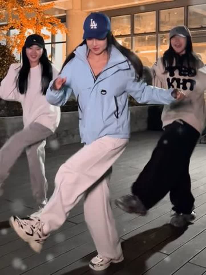 和你的小伙伴,一起来一只冬日小舞蹈吧~-#一学就会系列 #扭一扭 #.