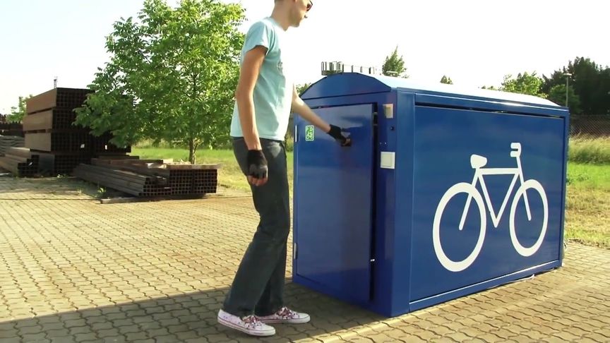 电动自行车充电点,还能把车存起来,很安全